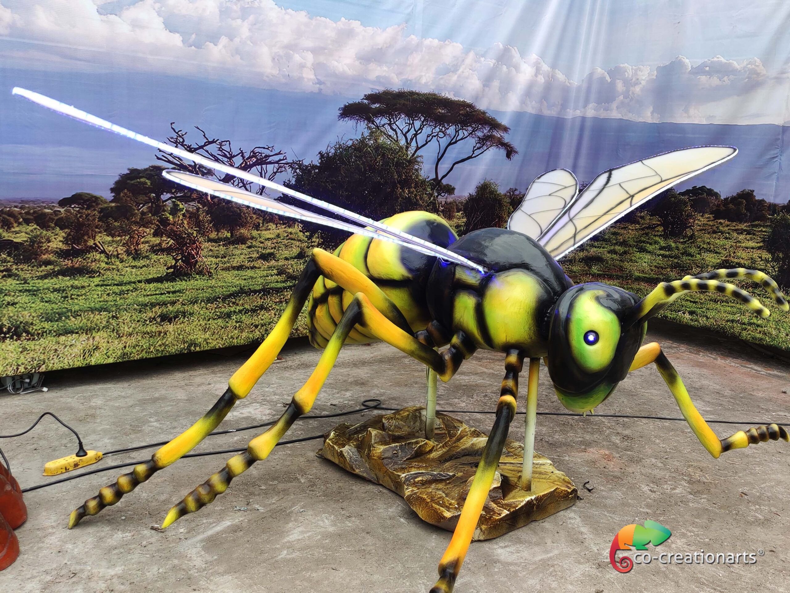 Giant Animatronic Wasp CCAA-038 | Produce Animatronic Artworks for ...